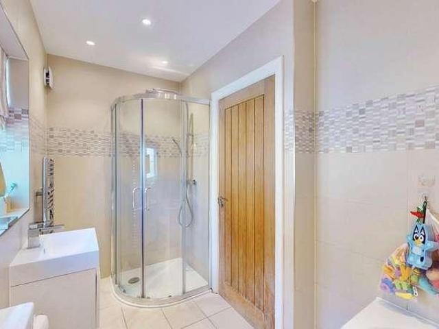 5 bed house for sale