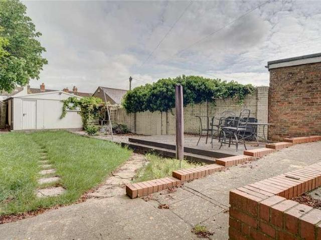 5 bed house for sale