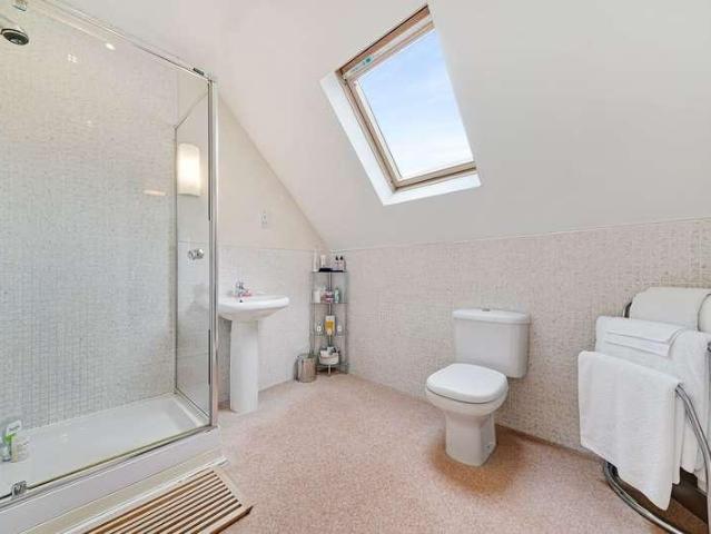 5 bed house for sale