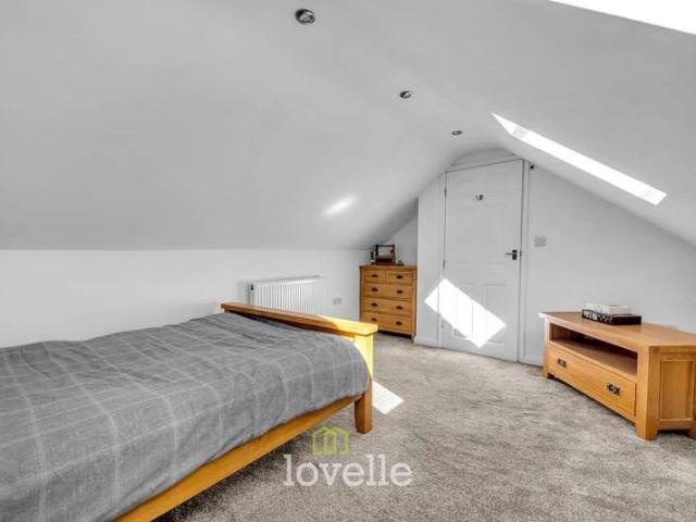 5 bed house for sale