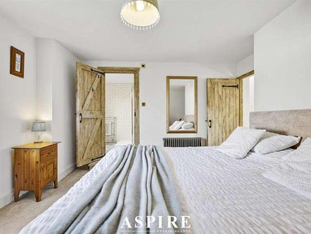 5 bed house for sale