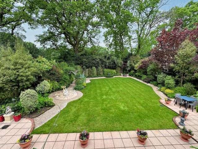 5 bed house for sale