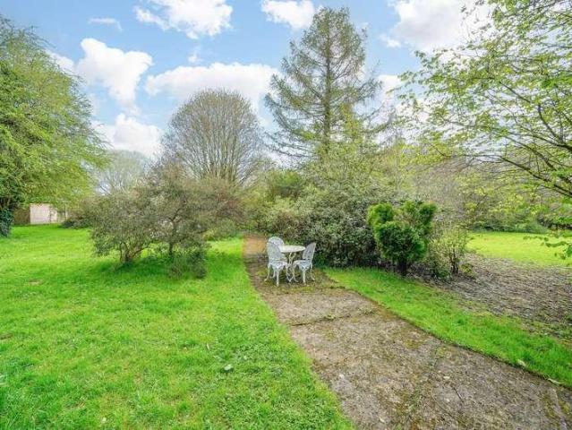 5 bed house for sale