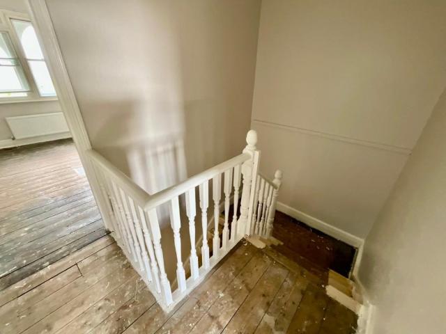 5 bed house for sale