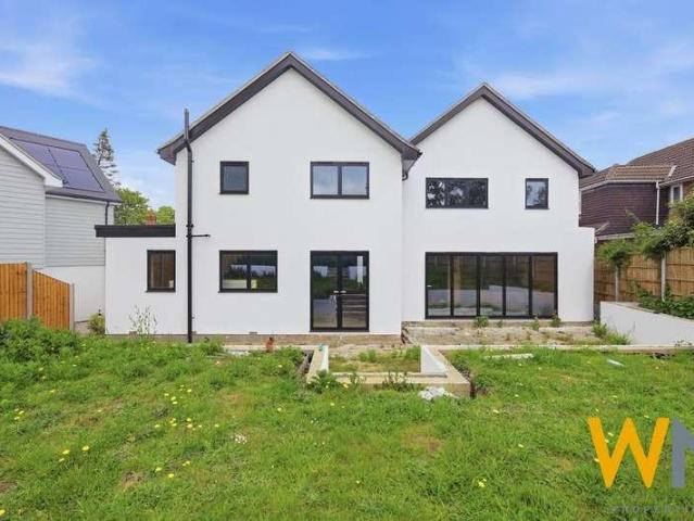 5 bed house for sale