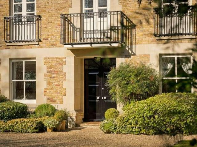 5 bed house for sale