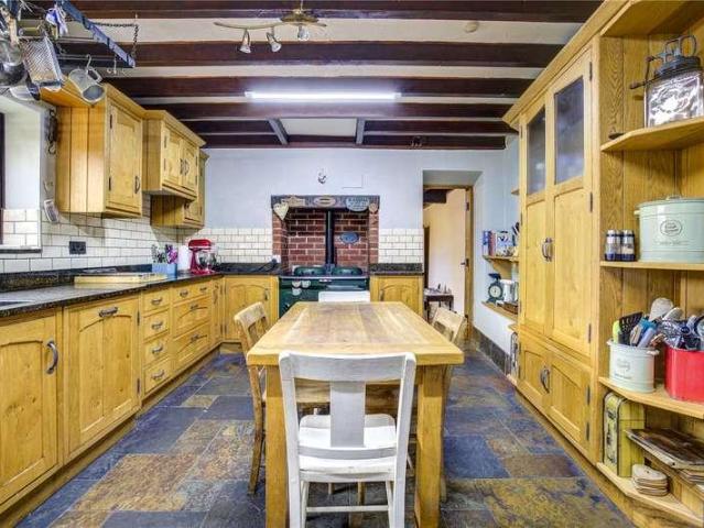 5 bed house for sale