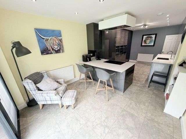5 bed house for sale