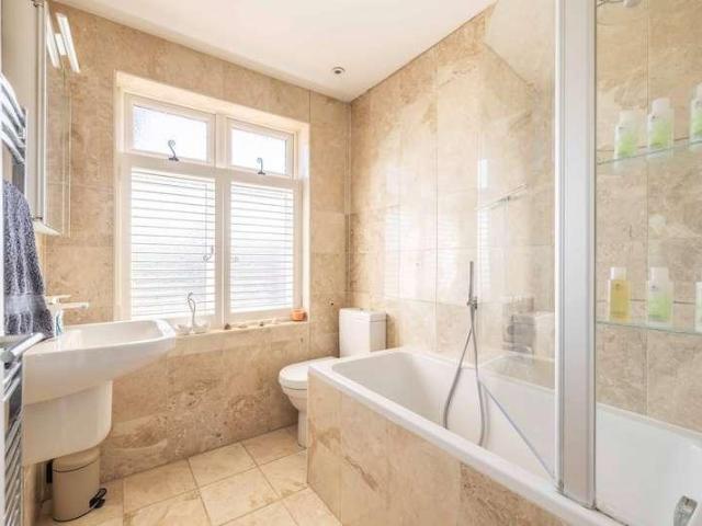 5 bed house for sale
