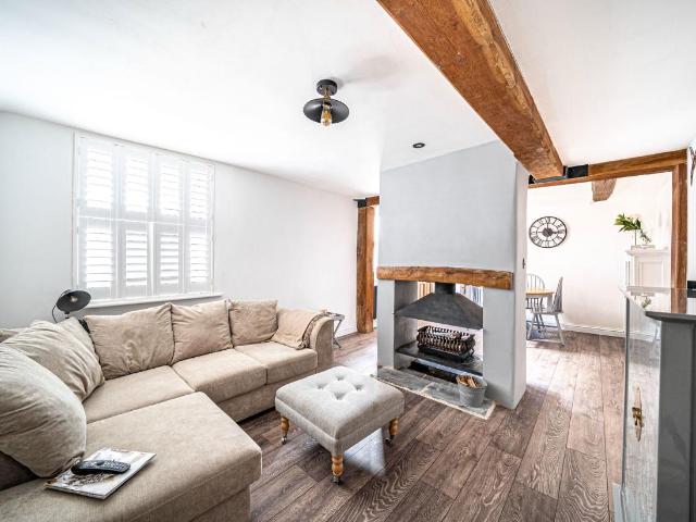 5 bed house for sale