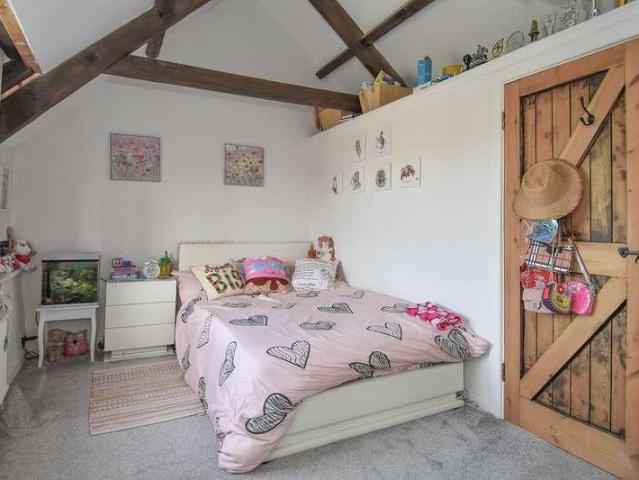 5 bed house for sale
