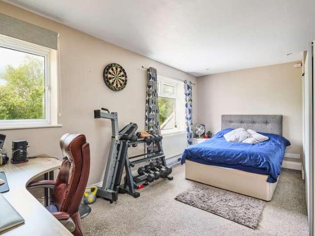 5 bed house for sale