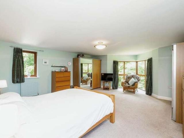 5 bed house for sale
