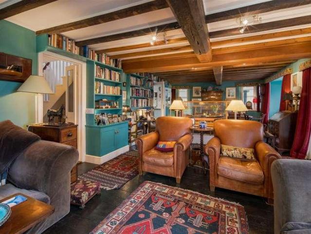5 bed house for sale