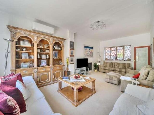 5 bed house for sale
