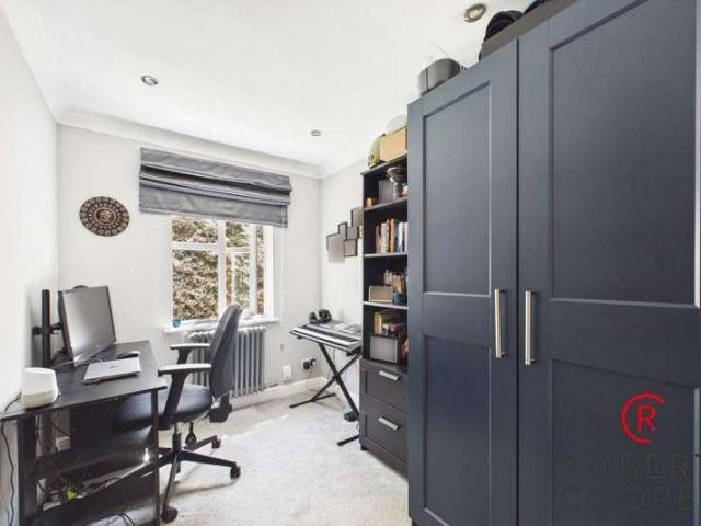 5 bed house for sale