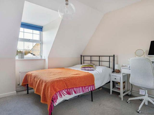 5 bed house for sale