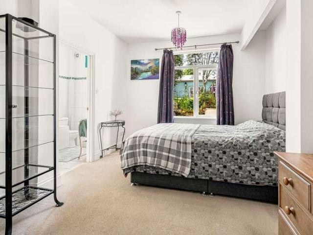 5 bed house for sale