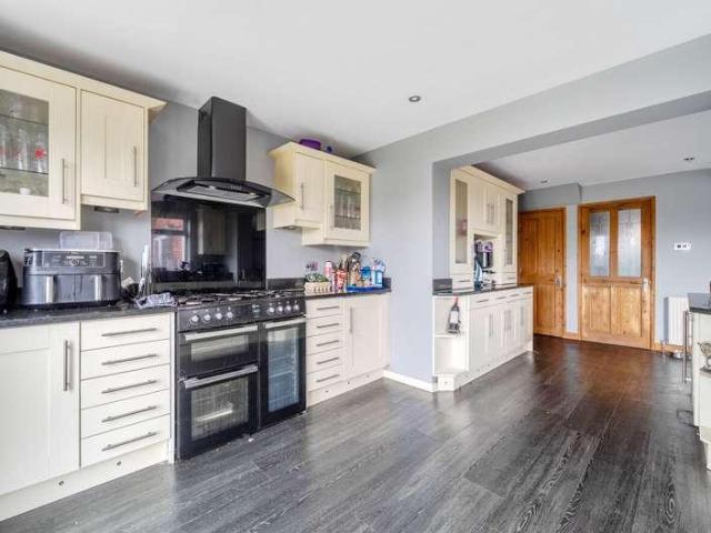 5 bed house for sale