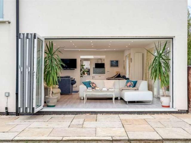 5 bed house for sale