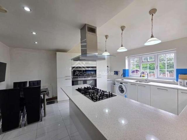 5 bed house for sale