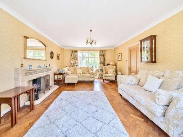 5 bed house for sale