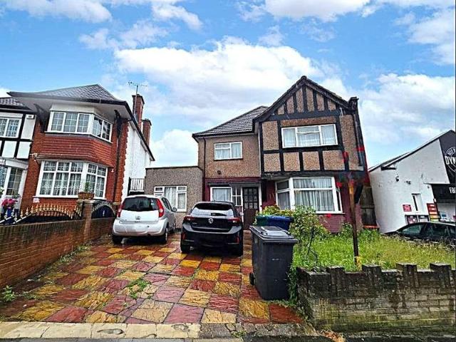 5 bed house for sale