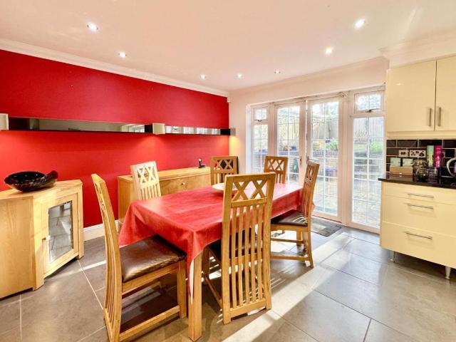 5 bed house for sale