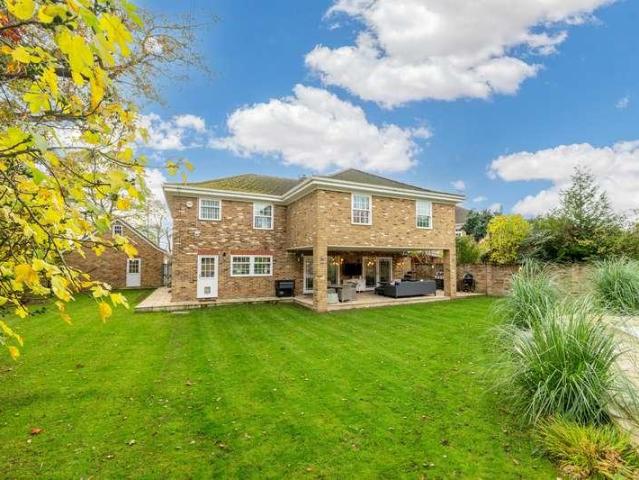 5 bed house for sale