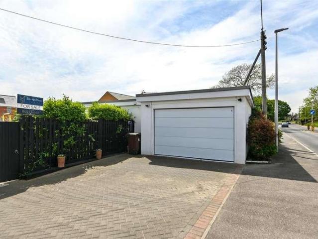 5 bed house for sale