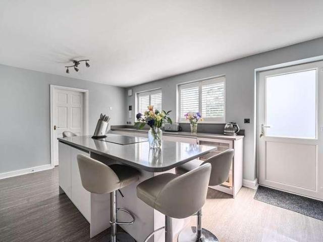 5 bed house for sale