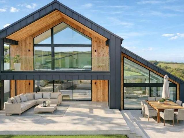 5 bed house for sale