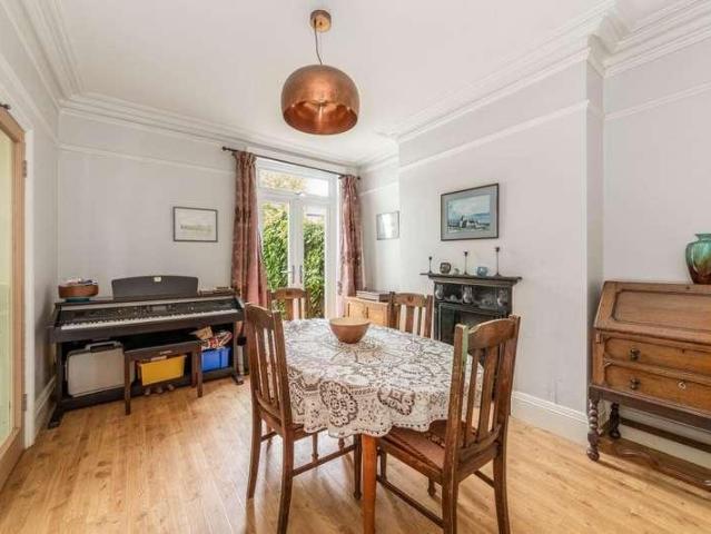 5 bed house for sale