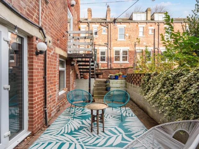 5 bed house for sale