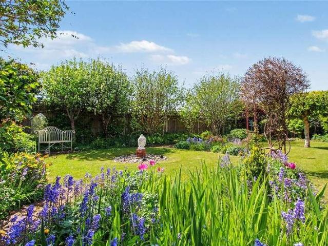 5 bed house for sale