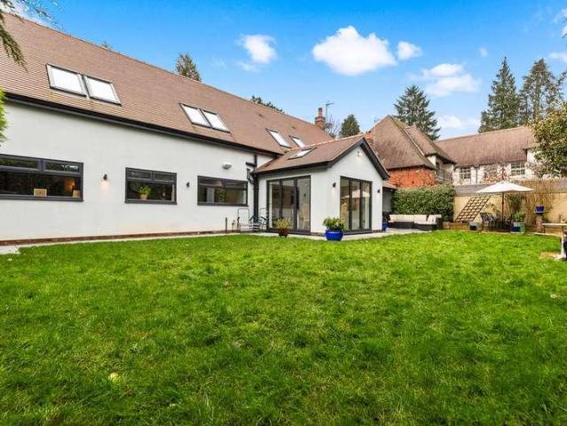 5 bed house for sale