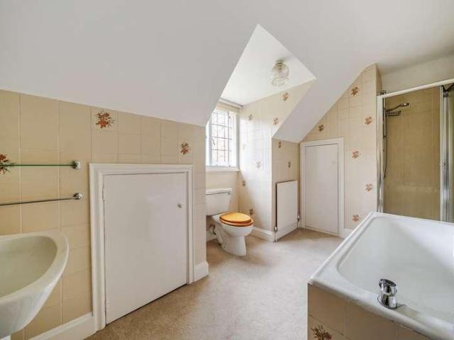 5 bed house for sale