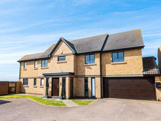 5 bed house for sale