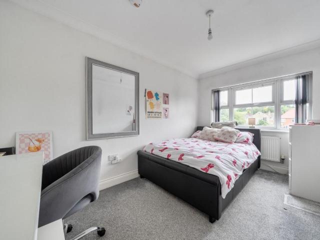5 bed house for sale