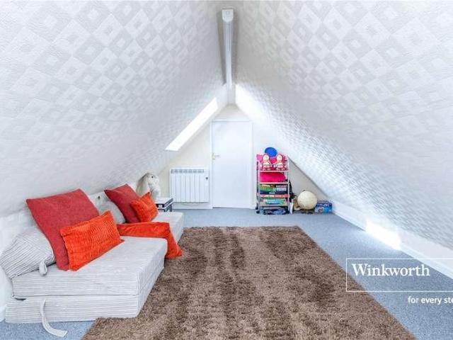 5 bed house for sale