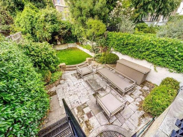 5 bed house for sale