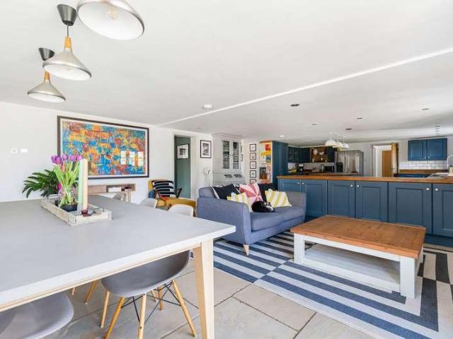 5 bed house for sale