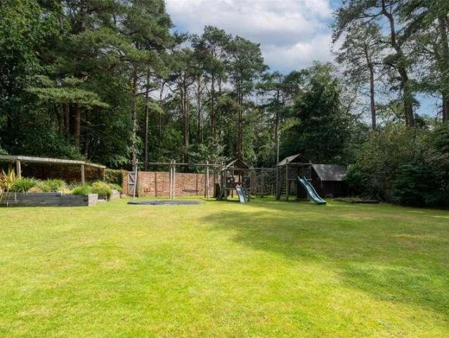 5 bed house for sale
