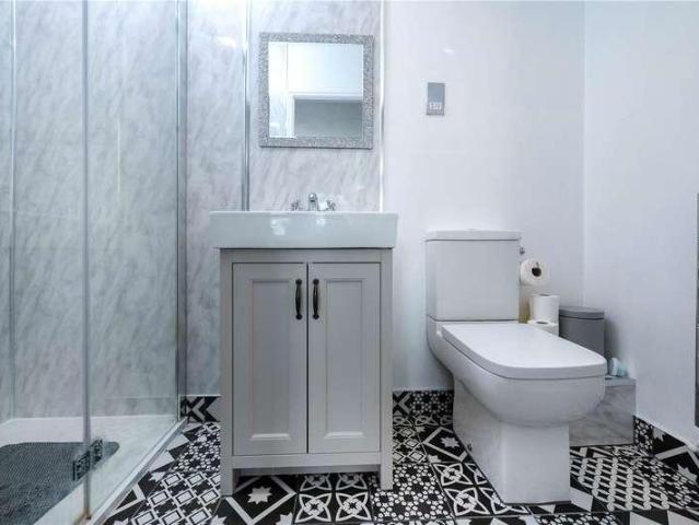 5 bed house for sale