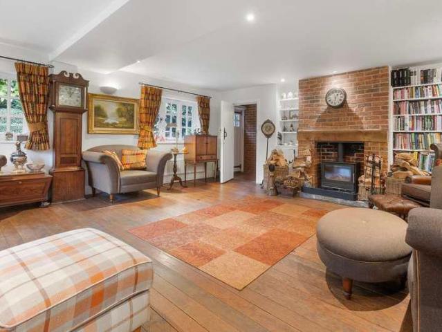 5 bed house for sale