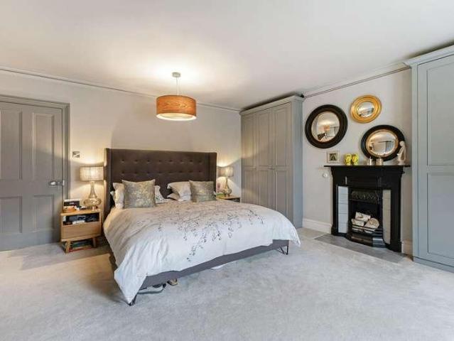 5 bed house for sale