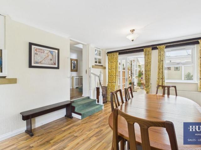 5 bed house for sale