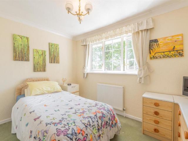 5 bed house for sale