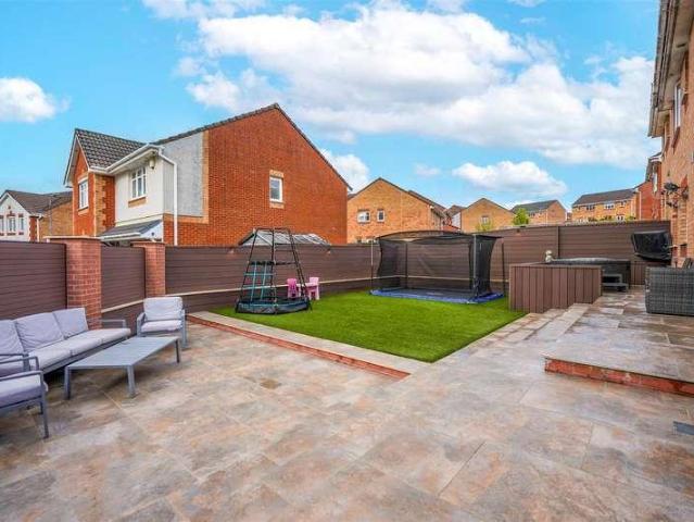 5 bed house for sale