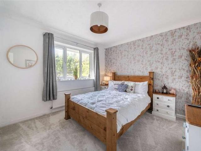 5 bed house for sale